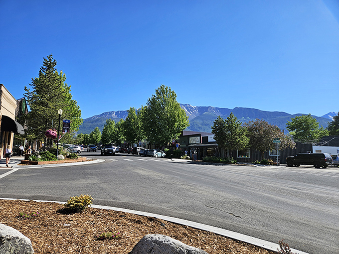 Blue skies, mountain views, and not a parking meter in sight – Joseph's streets offer the kind of scenic beauty that makes smartphone cameras work overtime.
