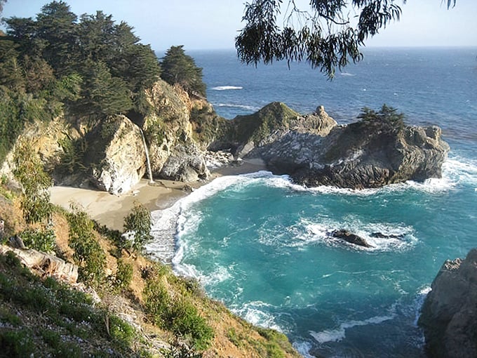 Mother Nature showing off again! This stretch of Highway 1 has caused more spontaneous car pull-overs than any road in America.