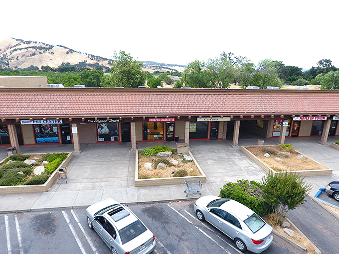 Shopping with a view! Clearlake's retail therapy comes with a side of rolling hills that would make even the most dedicated mall-walker stop and stare.
