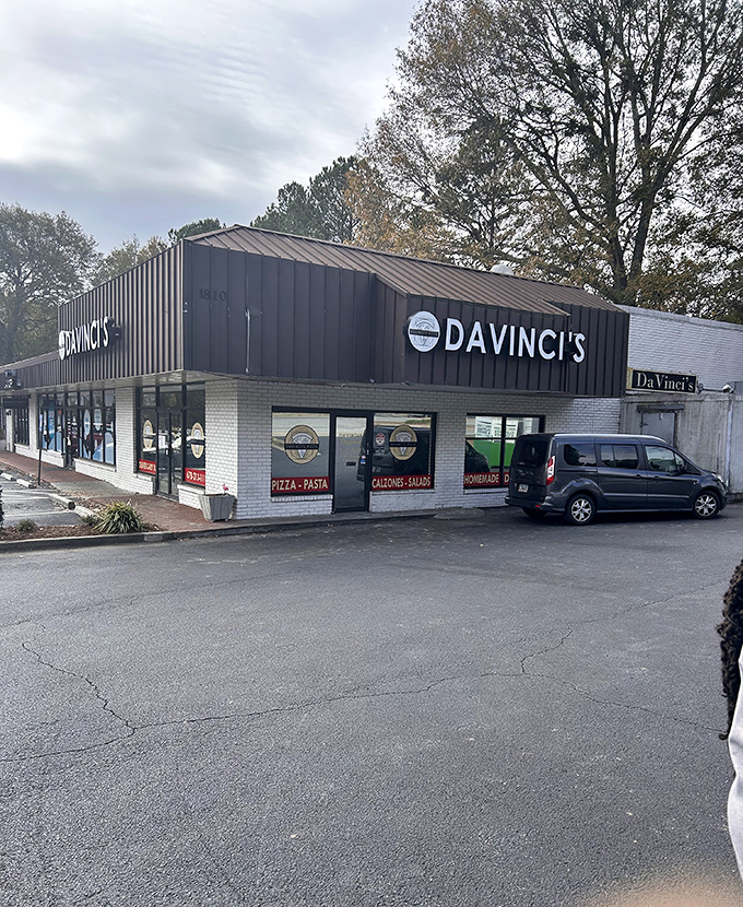 DaVinci's storefront proves that masterpieces don't always hang in museums &ndash; sometimes they're topped with pepperoni.