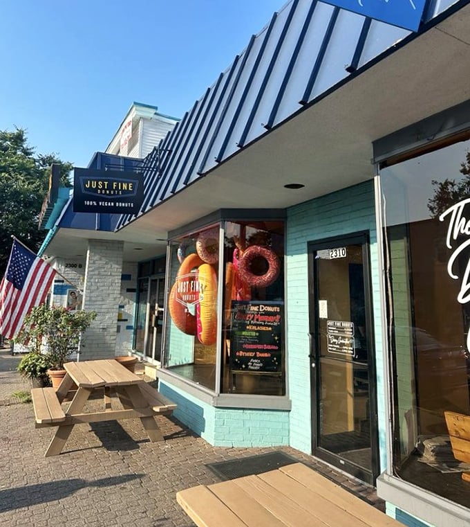 Just Fine Donuts rocks that teal storefront like it's saying "we're not just another pretty fa&ccedil;ade." Del Ray's sweetest little corner!