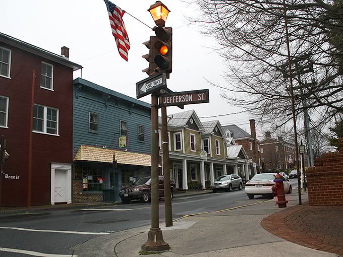 In Lexington, even the traffic lights seem to change more slowly, as if they too are enjoying the peaceful pace.