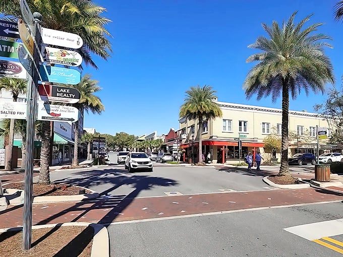 Mount Dora's directional signs aren't just helpful&mdash;they're like a treasure map to vintage finds! Those palm trees? Nature's exclamation points!