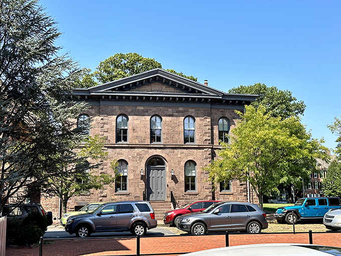 New Castle's cobblestone streets and colonial architecture transport you back to America's earliest days.