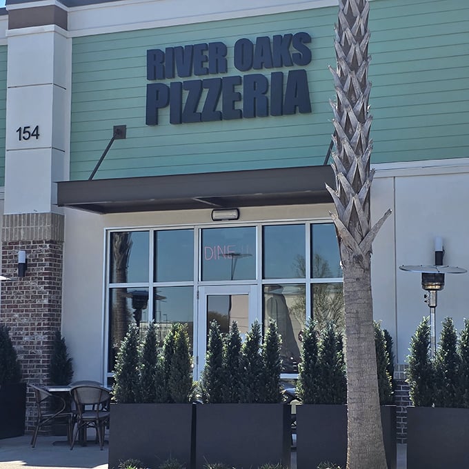 River Oaks' mint-green facade is like a beacon of pizza hope amid palm trees &ndash; a local oasis away from tourist traps.