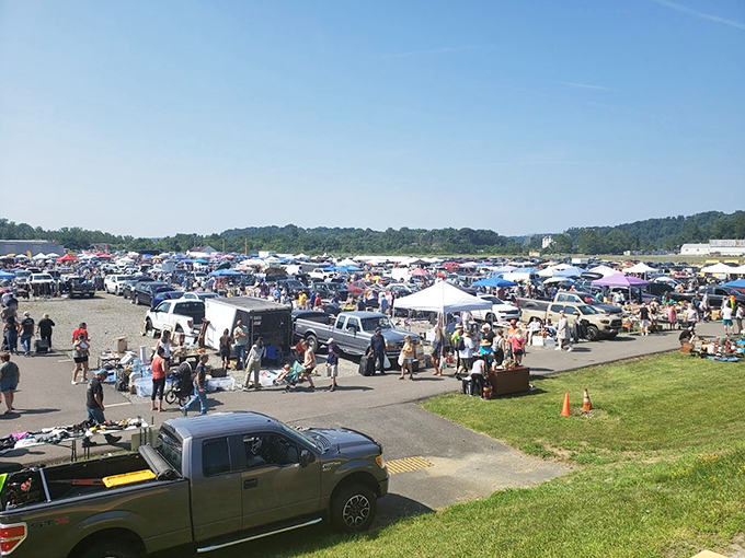 Treasure town from above! Trader Jack's sprawling market creates its own bustling economy of wheelers, dealers, and delighted discoverers.