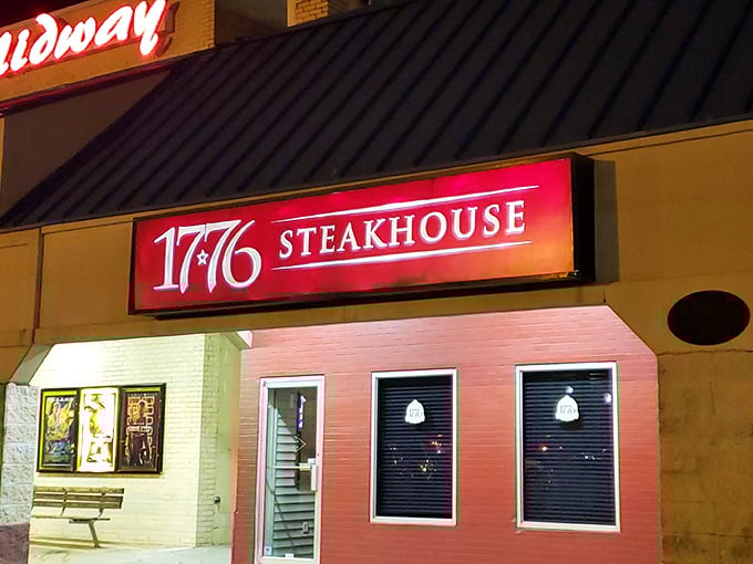 By day or night, that glowing 1776 sign serves as a beacon for the beef-loving patriots among us.
