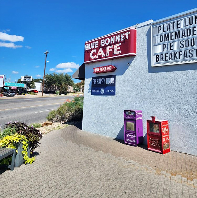 This Hill Country gem proves that happiness really does come in slice-shaped portions.