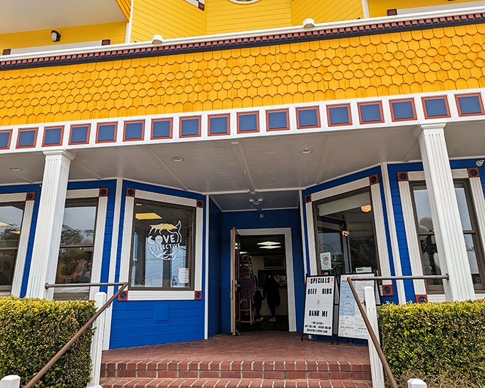 Ocean breezes greet you at the entrance of this coastal BBQ haven—paradise starts before the first bite.