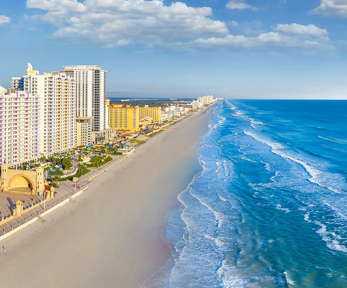 Waves of affordability crash along Daytona's shores. This view doesn't require a millionaire's budget&mdash;just a appreciation for coastal beauty.