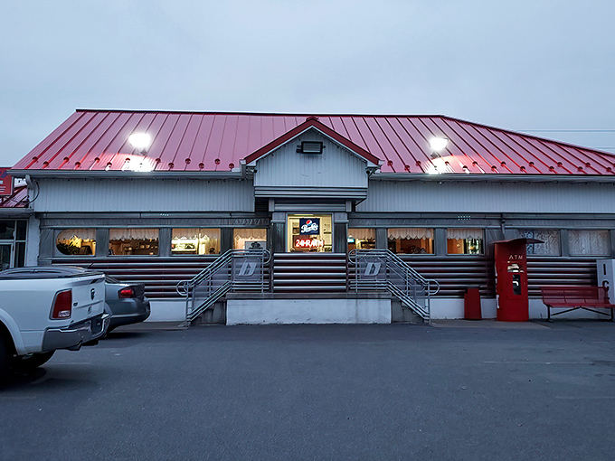 That classic diner silhouette against the sky whispers "real food made by real people" loudly.