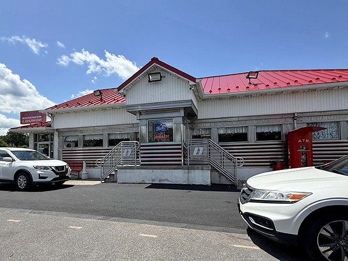 That classic diner silhouette against the sky is practically the Pennsylvania state bird. D's does retro right!