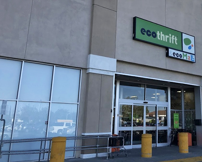 The entrance to Sacramento's secondhand paradise. Where the thrill of the hunt meets the joy of sustainable shopping.