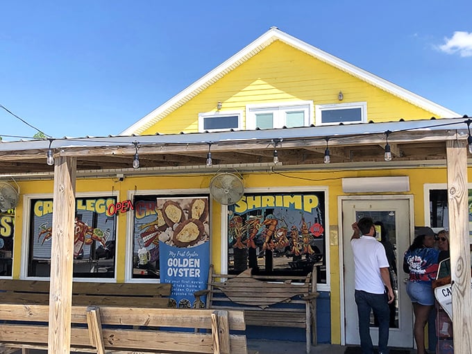 Those colorful signs aren't lying &ndash; Hunt's serves up oysters that taste like the ocean bottled its best flavors just for you.