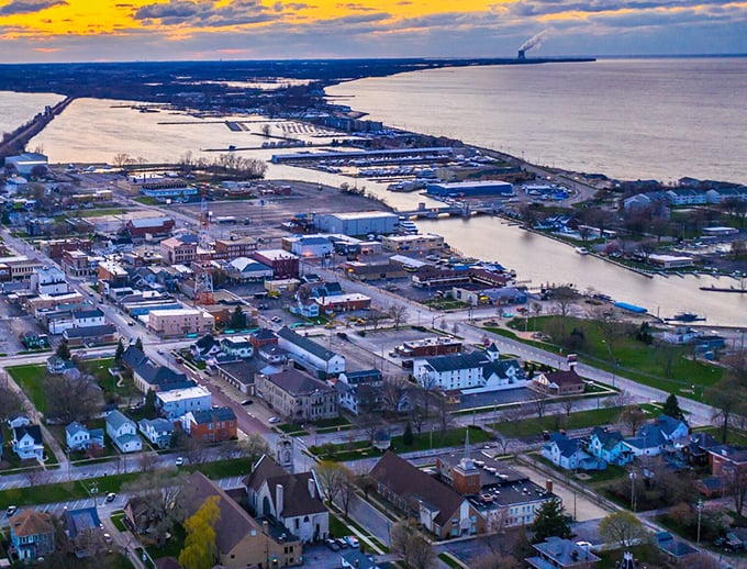 Winter or summer, Port Clinton's lakeside homes stand sentinel to Erie's moods&mdash;sometimes serene, sometimes dramatic, always beautiful.