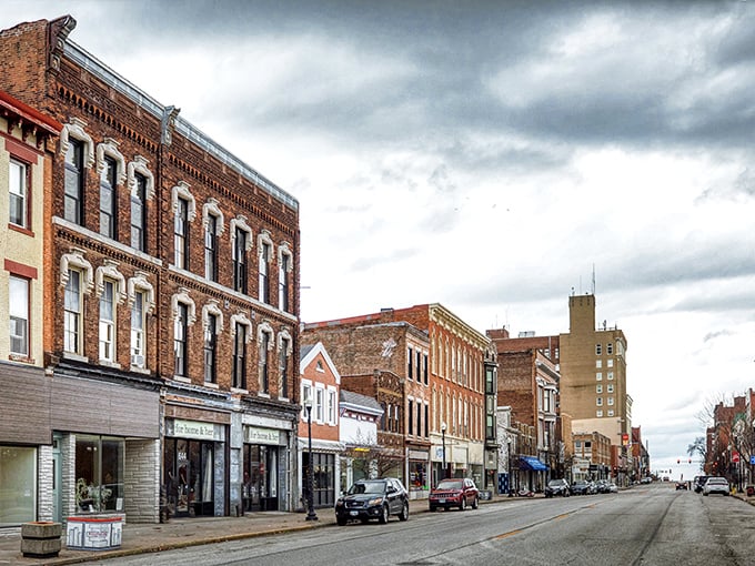 The Mississippi River town that time (and inflation) forgot! Quincy's beautiful architecture comes with price tags that won't send your wallet overboard.