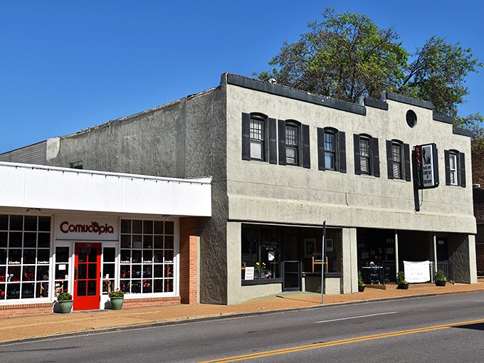 This historic Kirkwood building houses pizza that would make a native New Yorker nod in approval&mdash;no subway ride required.