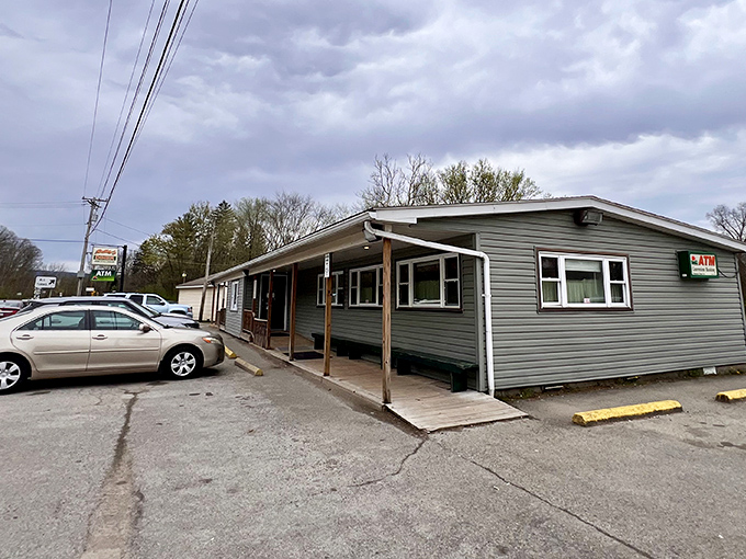This unassuming roadside spot proves once again that in Pennsylvania, the plainest buildings often hide the most extraordinary home-cooked treasures.