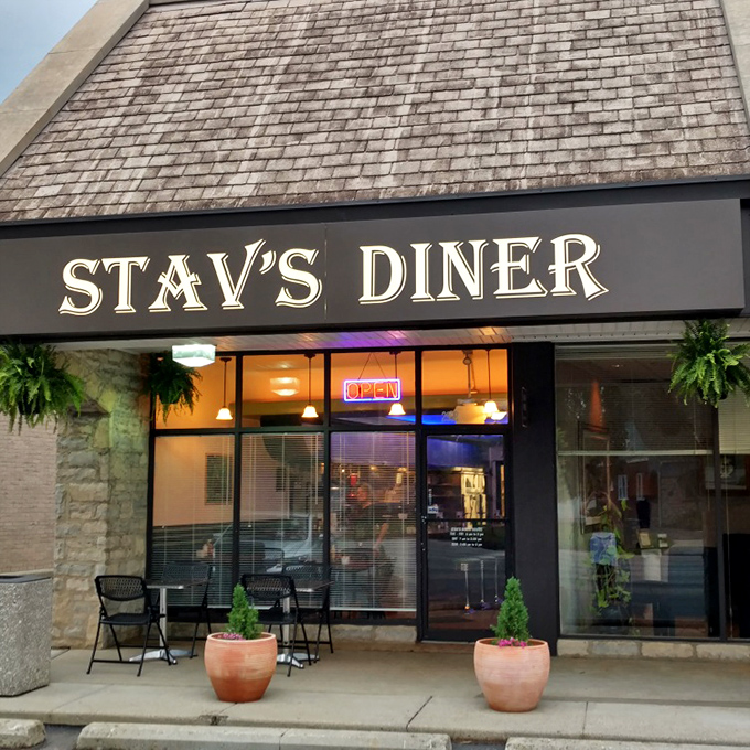 Stav's Diner (Columbus): Evening glow bathes Stav's welcoming entrance &ndash; those hanging plants aren't the only things thriving in this beloved breakfast spot.