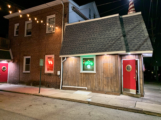 Sometimes the best seafood joints look like your neighborhood hangout &ndash; this unassuming spot proves that theory perfectly.