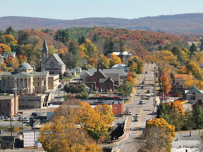 Fall in Oakland looks like Mother Nature emptied her entire paint box across the landscape. Leaf peepers, your mothership is calling.