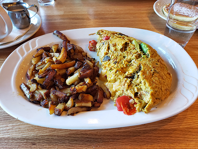 This is what happens when breakfast decides to dress up without being pretentious about it.