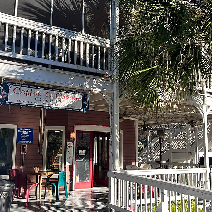 Coffee and conversation flow as naturally as the Spanish moss draping this charming caf&eacute;.