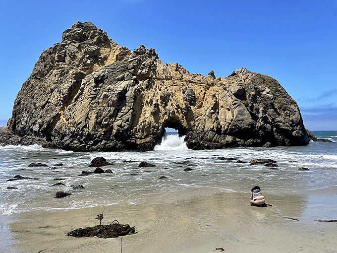 The famous Keyhole Arch—nature's perfect picture frame. When sunlight streams through this rocky portal at sunset, even non-believers start using words like "magical."