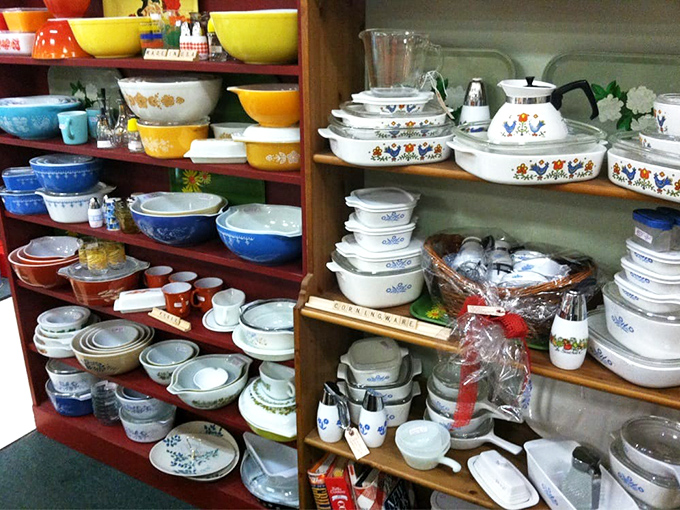 Pyrex paradise! This colorful collection of vintage kitchenware proves our grandmothers were onto something&mdash;style and substance in perfect harmony.