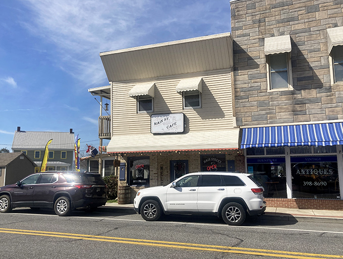 Main Street Caf&eacute; embodies the quintessential small-town eatery &ndash; where breakfast conversations often stretch into lunch and nobody minds one bit.