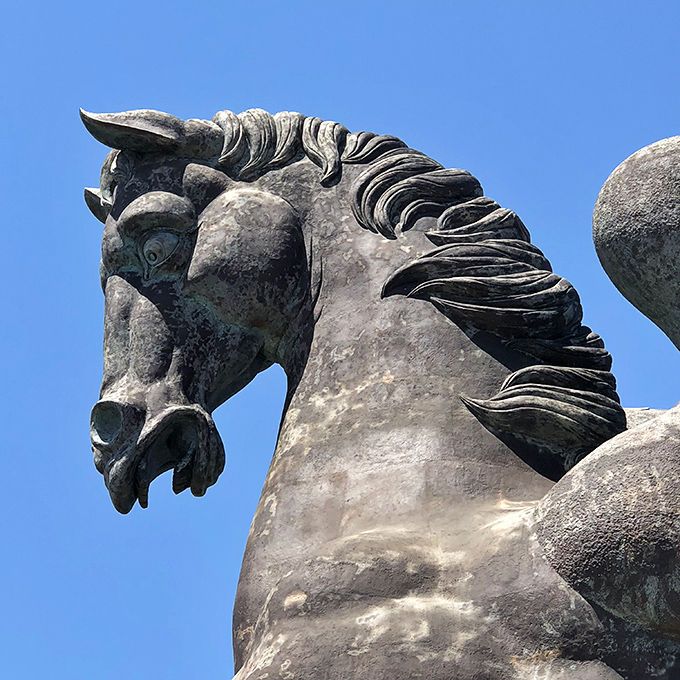 Such magnificent detail in every curve and contour. This isn't just a horse's head&mdash;it's equine attitude cast in bronze.