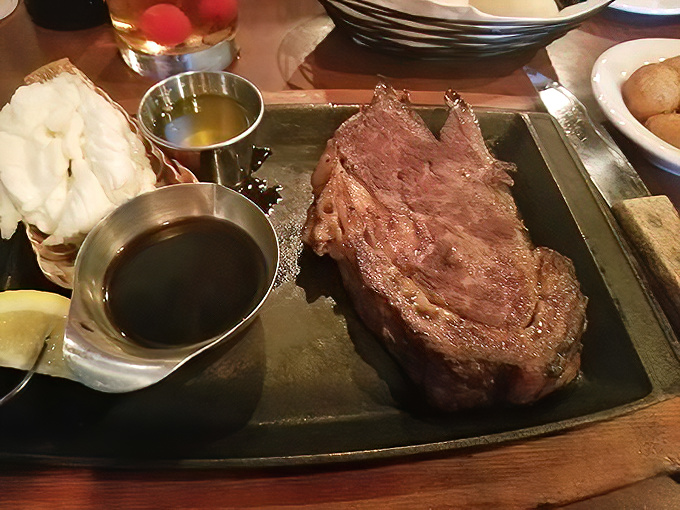 Behold the star of the show: prime rib that makes grown adults weep with joy. Served with sides that know their supporting role.