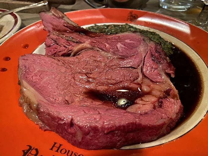 Behold the English Cut in all its pink-centered glory, swimming in au jus like a beautiful, beefy dream.