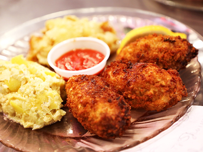 Golden-fried treasures that make you wonder why anyone bothers with fancy seafood towers when perfection comes on a paper plate.