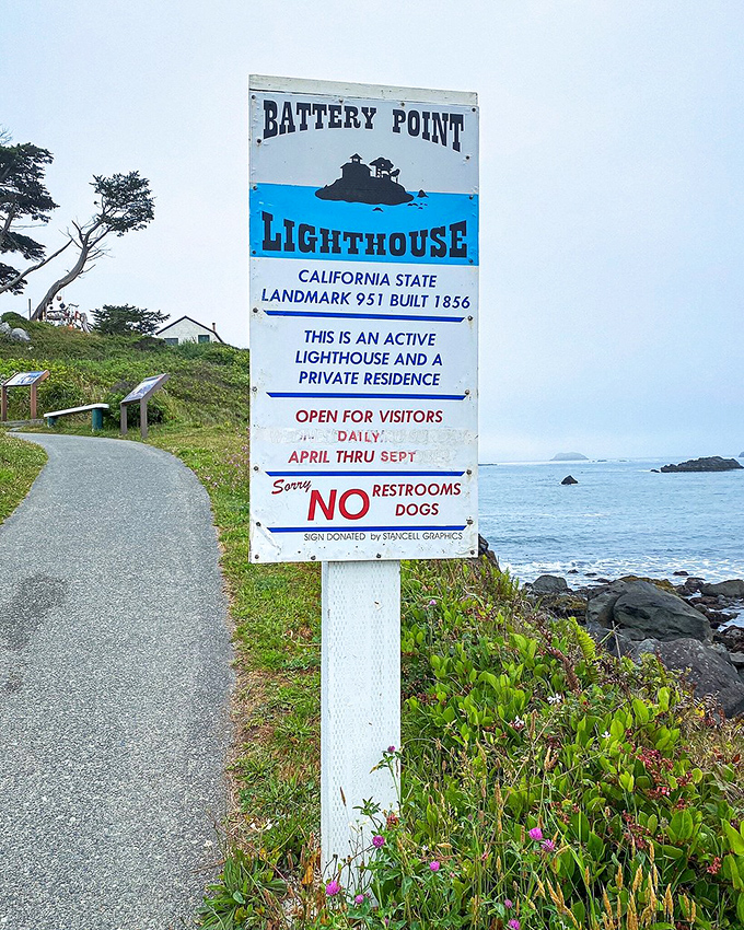 The sign politely reminds you this is both working lighthouse and private residence. Translation: don't show up in pajamas expecting breakfast.