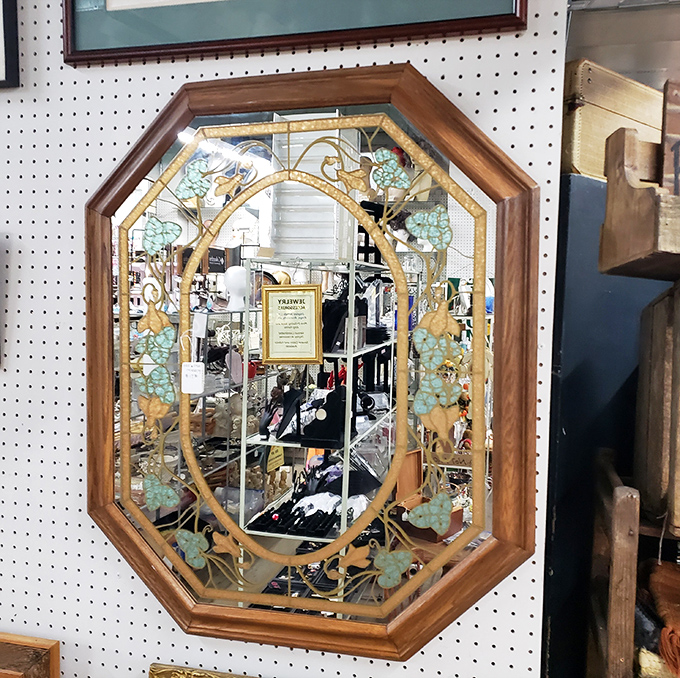 This isn't just a mirror—it's a portal to the Gatsby era, complete with stained glass flourishes worthy of a cathedral.