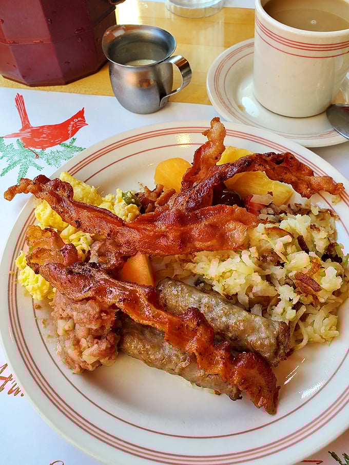 Breakfast of champions! When the bacon's this perfectly crispy and the hash browns this golden, you know you're in for a good day in Michigan.