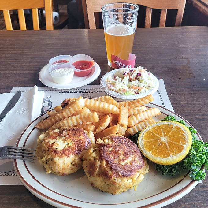 Golden-brown perfection that makes other crab cakes seem like mere imposters. These beauties are what Maryland dreams are made of.