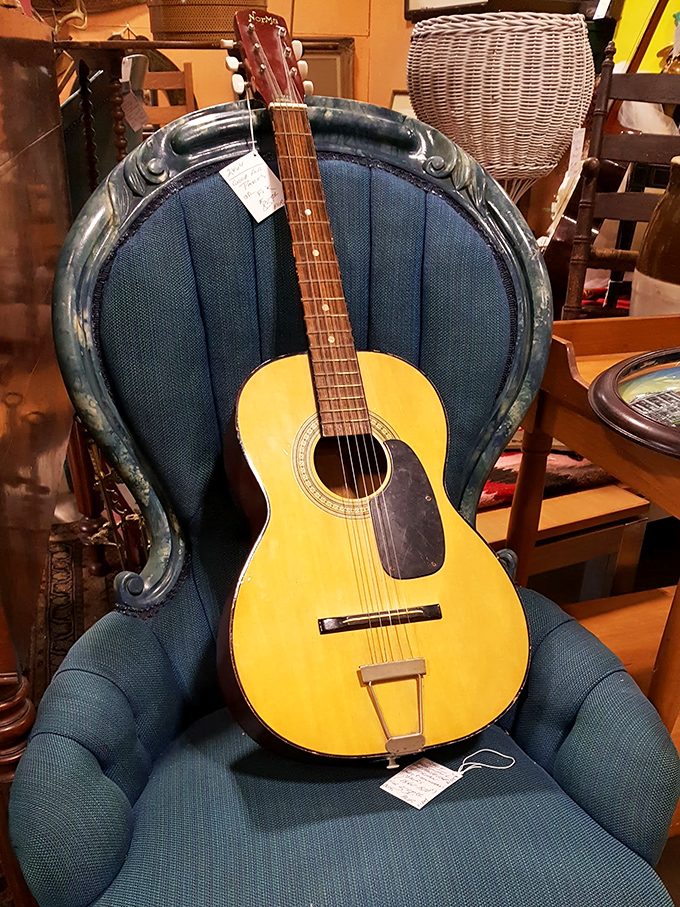 This vintage guitar has more stories than a Ken Burns documentary, just waiting for an encore.