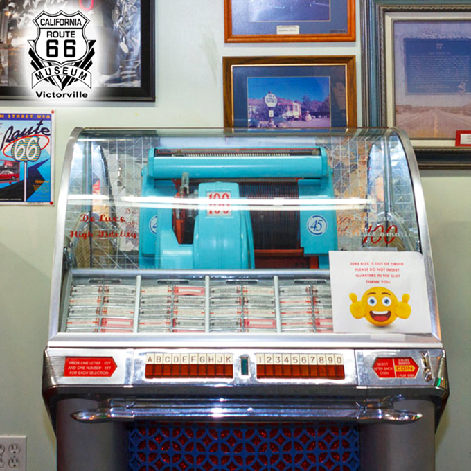 This turquoise jukebox doesn't just play tunes&mdash;it plays memories. One quarter and suddenly you're in a 1950s diner ordering a chocolate malt.