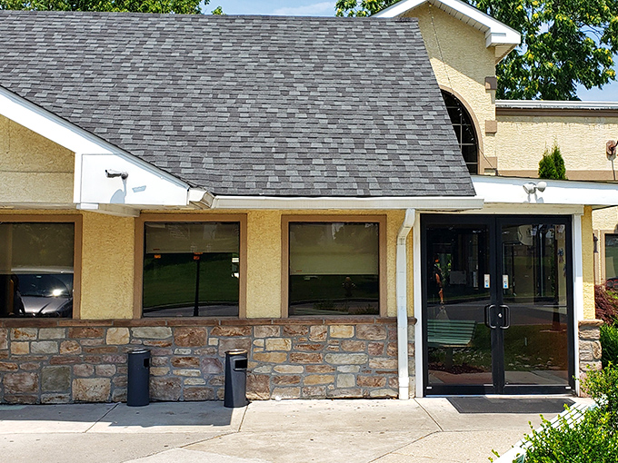 Don't judge a diner by its modest stone exterior&mdash;inside lurks comfort food that could make a food critic weep.