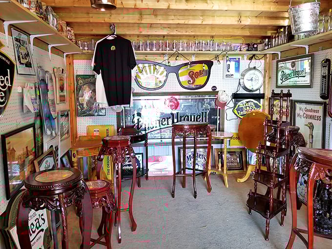 County Line's outdoor shopping village buzzes with the energy of discovery. One person's castoff is another's perfect find!