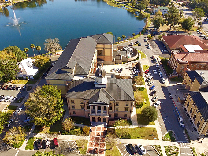 A peaceful fountain, historic charm, and a lakeside view&mdash;Lake City looks like the kind of place you&rsquo;ll want to stay awhile.