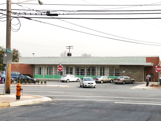 Parkville's main street captures that perfect small-town feel&mdash;where local businesses thrive and neighbors become friends.