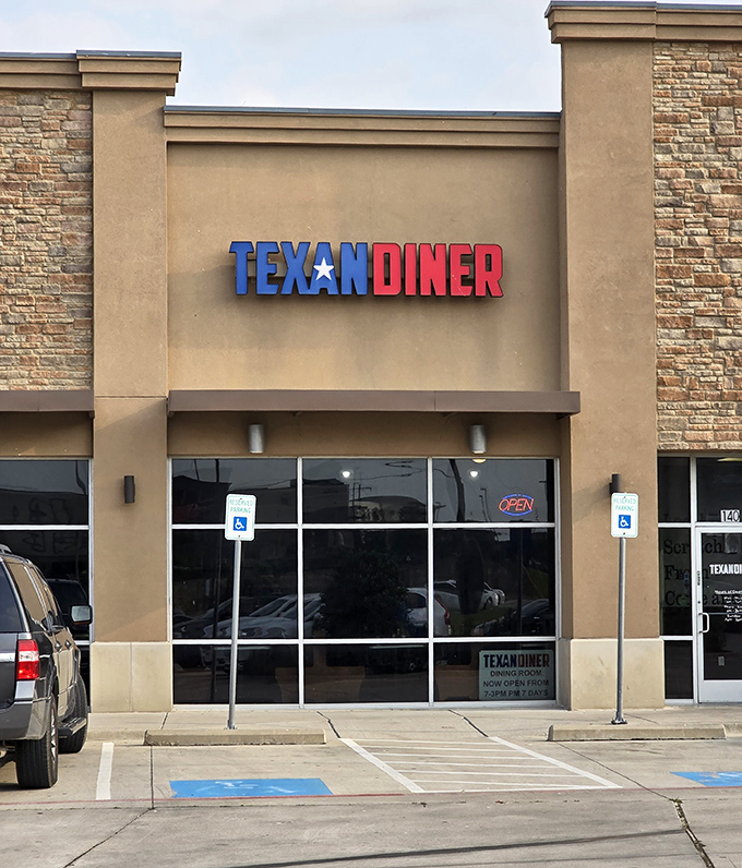 Modern on the outside, but inside beats the heart of pure Texas diner tradition.