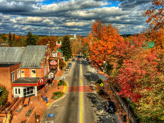 Nestled against the Blue Ridge Mountains, Abingdon offers small-town charm with cultural flair. Where retirement dollars and mountain air both feel refreshingly abundant.