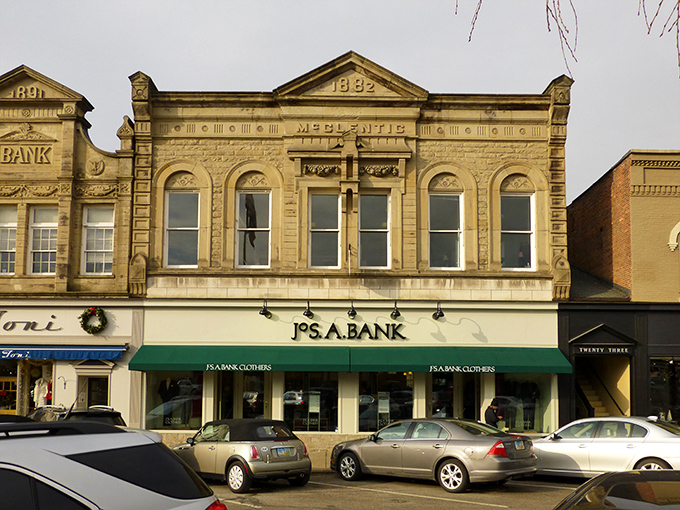 Chagrin Falls' charming sidewalk caf&eacute;s invite you to linger over coffee and conversation. Mayberry with a modern twist!