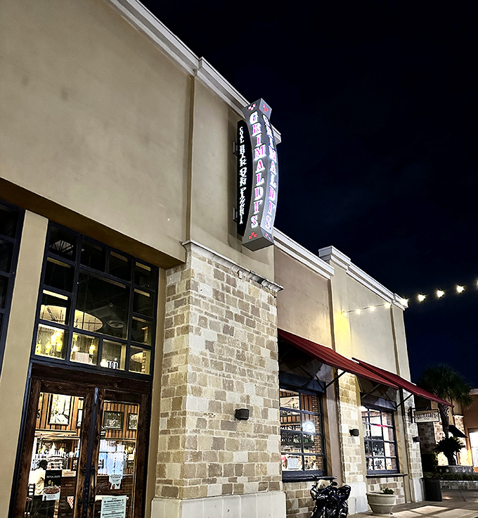 Grimaldi's Pizzeria: By day or night, that illuminated sign guides hungry travelers to pizza nirvana. Like a lighthouse for your appetite! 