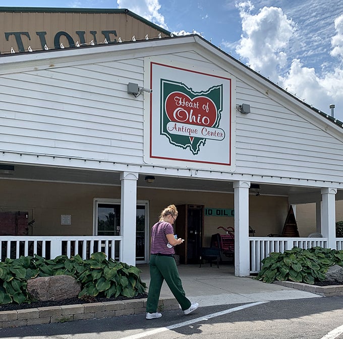 A shopper heads into the Heart of Ohio, where time slows down and memories speed up. Adventure awaits beyond those doors!