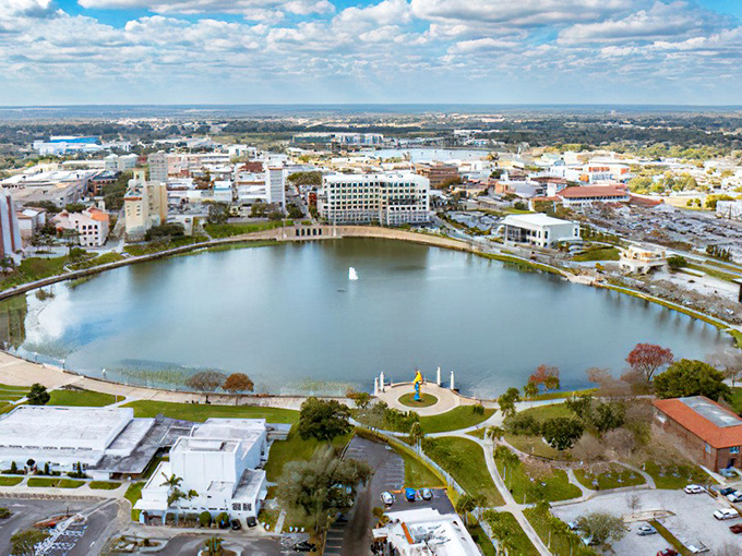 Lake Mirror in Lakeland reflects both clouds and city life, creating a postcard-perfect scene.